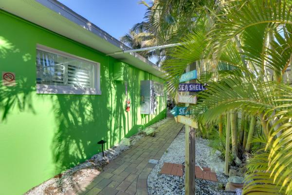 1 Block To John's Pass: Condo W/ Shared Dock! - Madeira Beach, FL