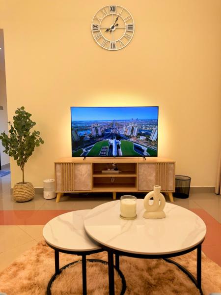 Elegant 2 Bhk Apartment In Dubai Near Airport - Charjah