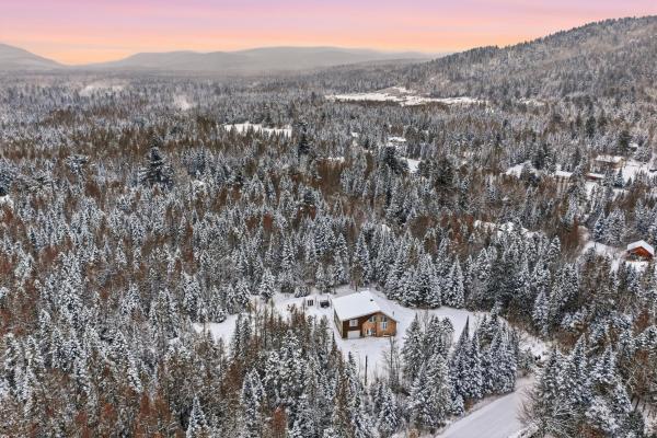 Private Forest Spa Retreat - Modern Chalet - Rawdon