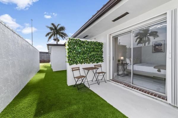 Villa Kimaala With Pool - Aventura, FL