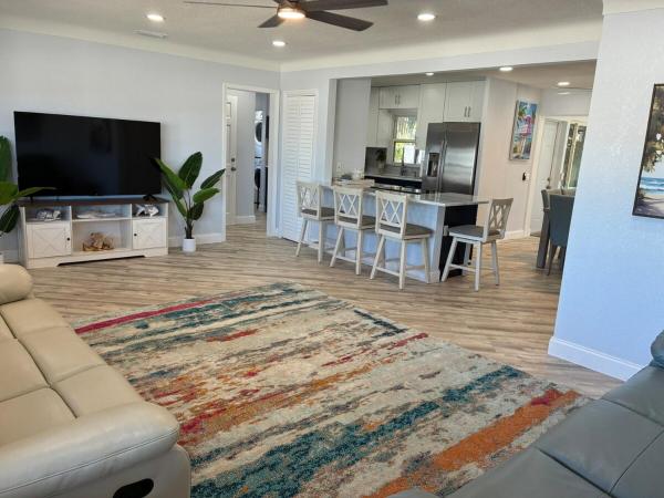Island Vibes Retreat - Treasure Island, FL