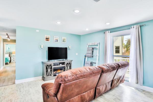 Sunny Upper Level 1 Block From 2 Beaches W/private Pool, High-speed Wi-fi - Vilano Beach