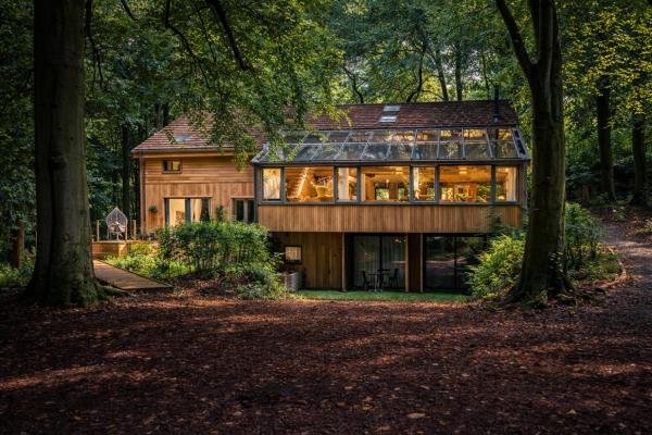 Secluded Woodland Eco-spa - Hot Tubs - Sauna - Cinema - Clevedon, UK