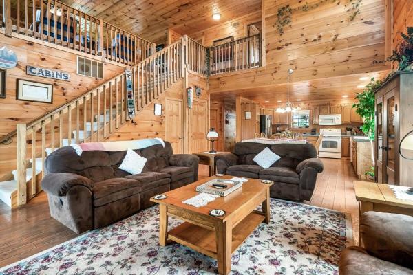 Stunning Lake Cabin Sleeps 10, Private Lake Access, Hot Tub, Free Parking! - Dandridge, TN