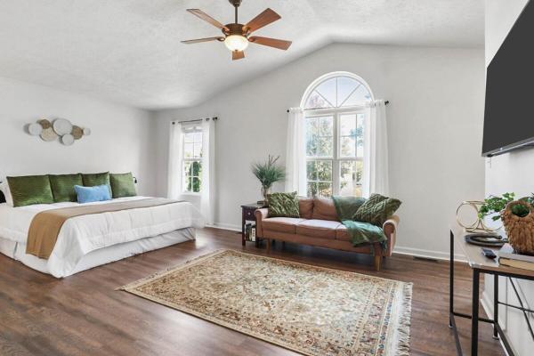 Spacious King Suite, Horses, Fire Pit, Garage - Lexington, KY