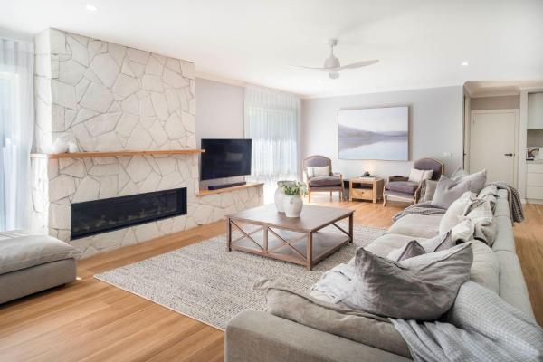 Sundown Country Club - Fully Accessible Home, With Private Sauna, Mini Golf Course, Massage Chair And More! - Bright