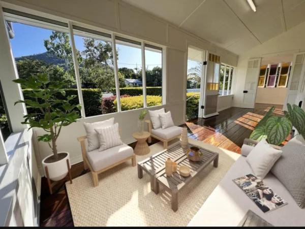 Castle Hill Views Aircon 4br Cottage Near City - Magnetic Island