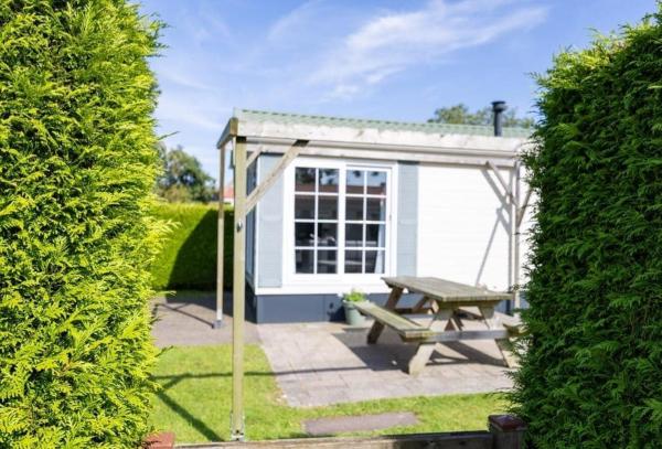 Chalet Wad35 Met Grote, Groen Omheinde Tuin - Friesland