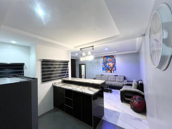 Deluxe Indulgence Hotel & Suites - Abuja
