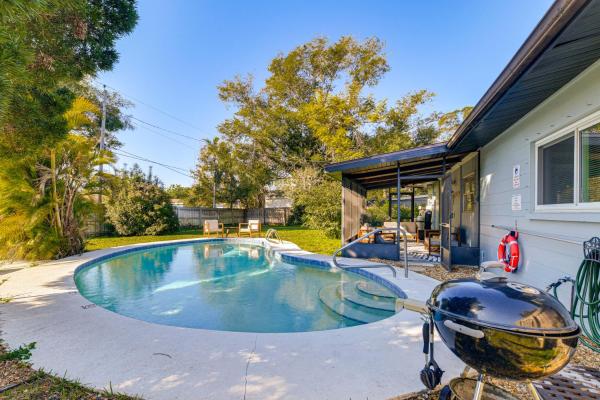 'Uncle Louie's' Gulf Coast Gem W/ Outdoor Oasis - Ellenton, FL