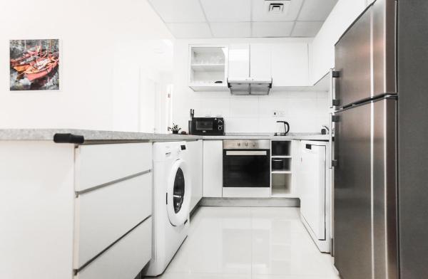 Cozy 2 Bedroom Apartment With Balcony Near Jbr Beach - Dubai