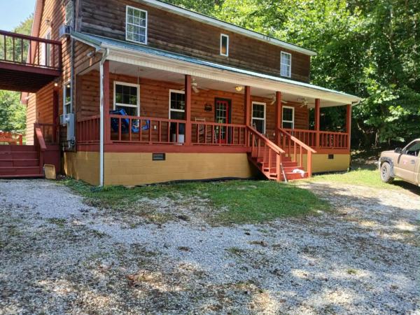 The Bunkhouse - 3 Br, 2 Ba Deluxe Cabin - West Virginia