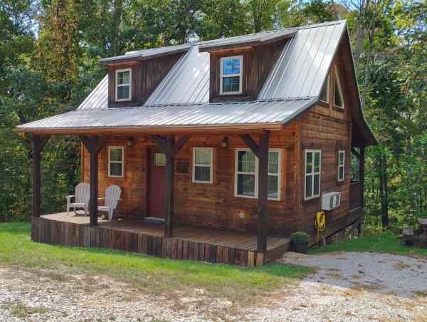 The Frontier - An Amish Built Deluxe Cabin - West Virginia