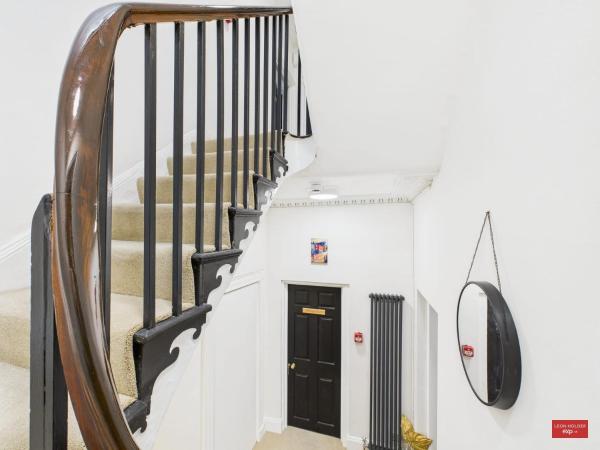 Montpellier At Regency 24 - Winchcombe