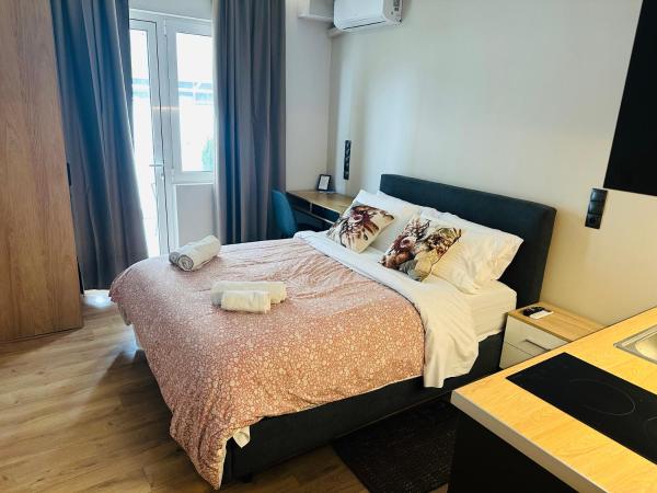 Brown Balcony Suite No 2 Piraeus Port - Элевсин