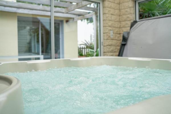 Villa Spa Privé, Terrasse, Jardin Clos, 10 Personnes, Centre Ville à 5min - Larmor-Plage