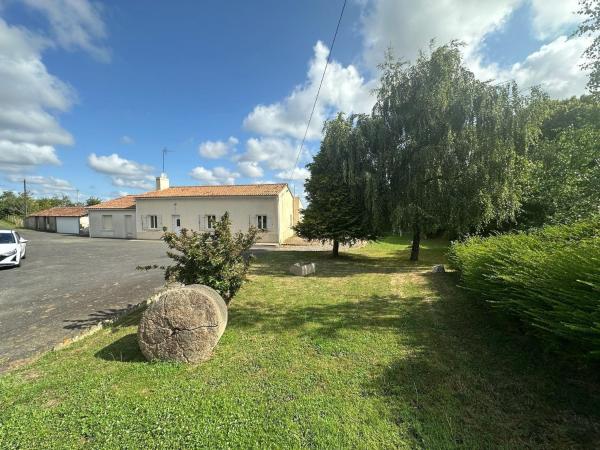 Lovely Holiday Home In Loire For 10 - Montjean-sur-Loire