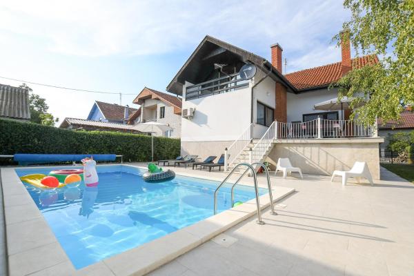 Villa Mina Kladovo, 5-bedroom Villa With Pool For Up To 12 People - Drobeta-Turnu Severin