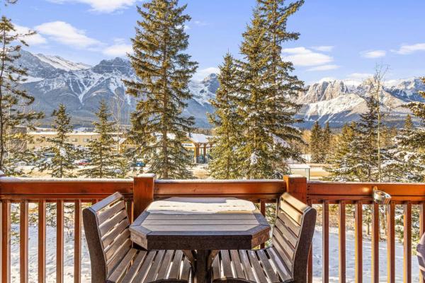 Serene 1br Rockies Retreat With Bbq Gym And Hot Tub - 坎莫爾