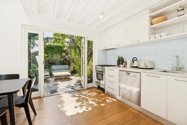 Paddington 3br Home With Courtyard & Parking - Surry Hills