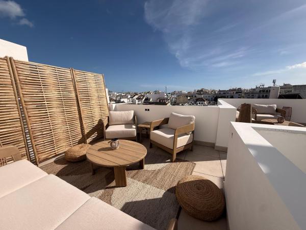 Boutique 2 Bedroom Apartment In Estepona Old Town Centre, Rooftop Terrace, 2 Min Walk To Beach - Estepona