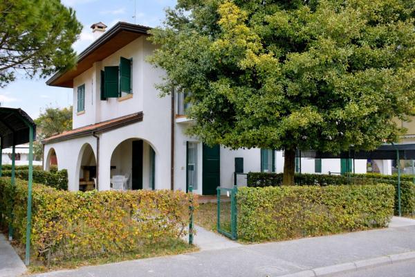 Amazing Villa With Private Garden In Bibione - Lignano Pineta