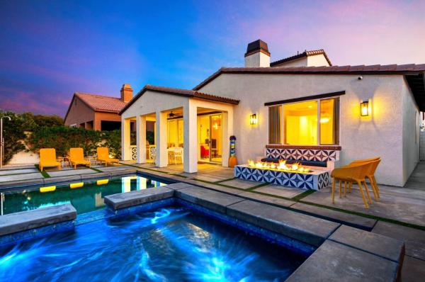 Colorful California Vibes - Amazing Pool & Hot Tub - Indio, CA