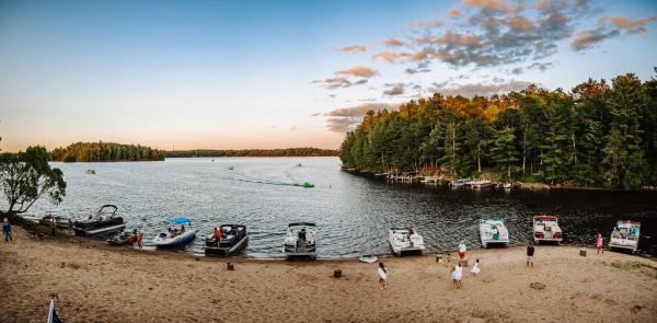 Bootleggers Lodge On Lake Nokomis - 威斯康辛