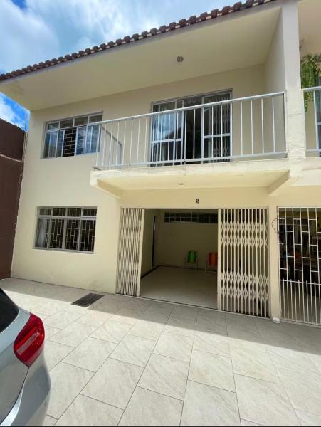 Sobrado à 5 Quadras Praia Brava - Guaratuba