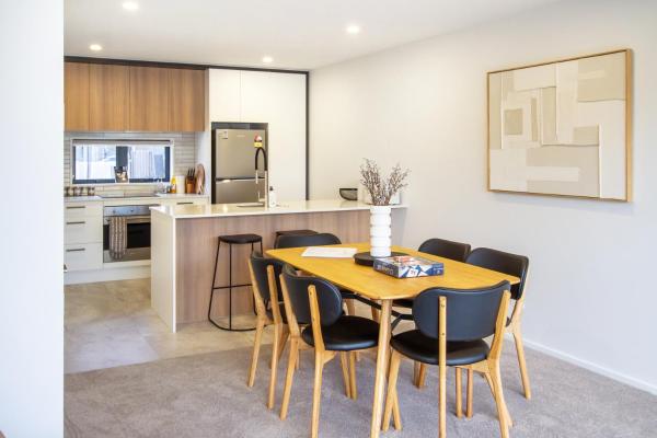 Sunny Colombo St Stay Reserved Parking King Beds - Christchurch