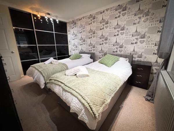 3 Bed Property Marston Green - Solihull