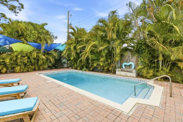 Trish's Beach Retreat With Poolspa By Siesta Keys - Sarasota, FL