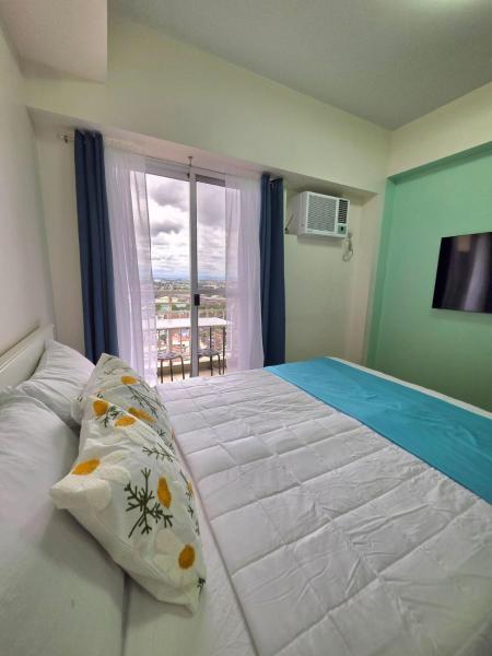 Minimalist Apartment With Queen Size Bed At The Celandine - Marilao