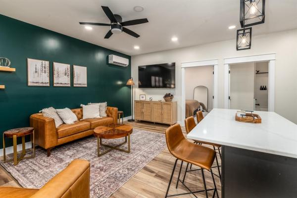 Stylish 1br Downtown Near Garden Of The Gods - Harrisburg, IL