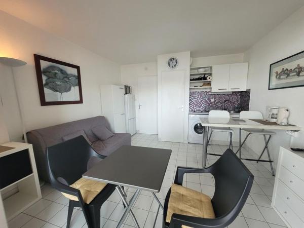 Superbe T2 Avec Piscine, Balcon, Parking Privé Et Proche Mer à Saint-jean-de-monts - Fr-1-777-11 - Beauvoir-sur-Mer