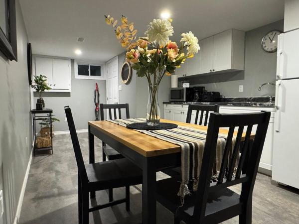 Private Apartment For Business & Couples - Greater Sudbury