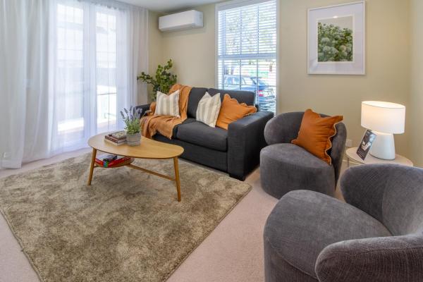 Classic And Comfy Townhouse Plus Carpark On Colombo - West Coast