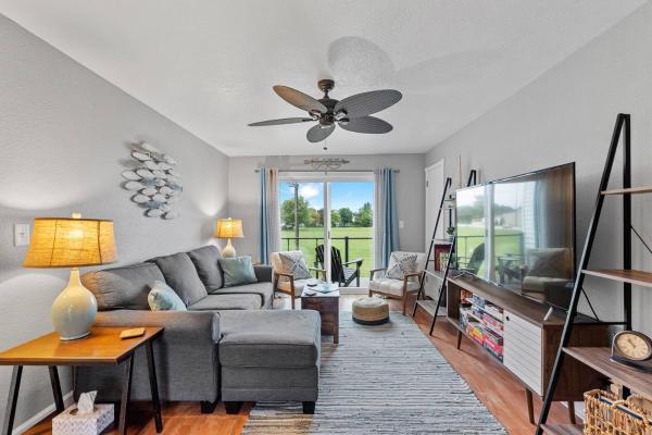 Beachside Condo W Stunning Lake Views - South Shore Beach, WI