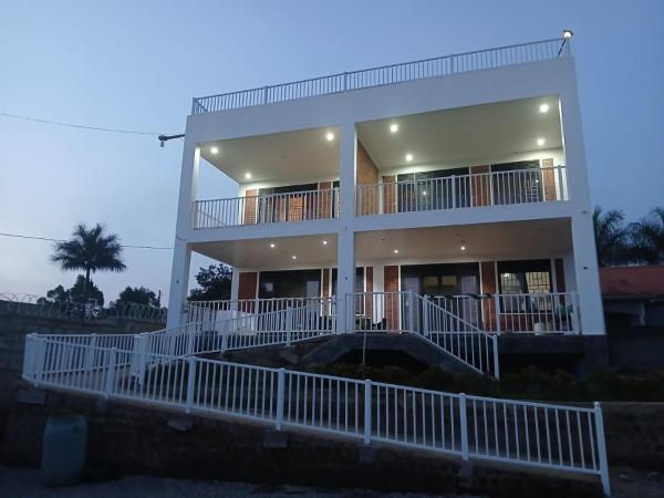 Moppis White House - Uganda