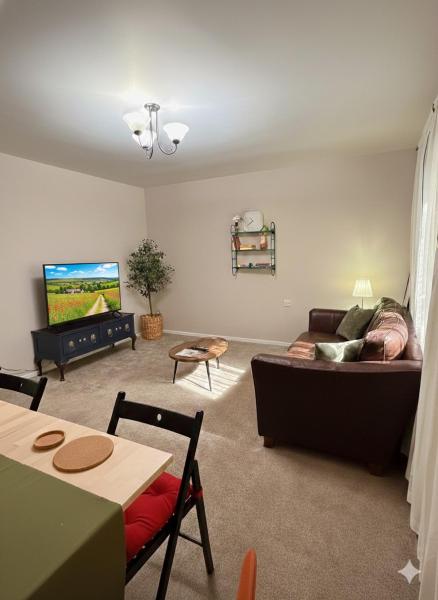 Stylish 3-bed Maisonette - Sleeps 6 - Free Parking - Birkenhead
