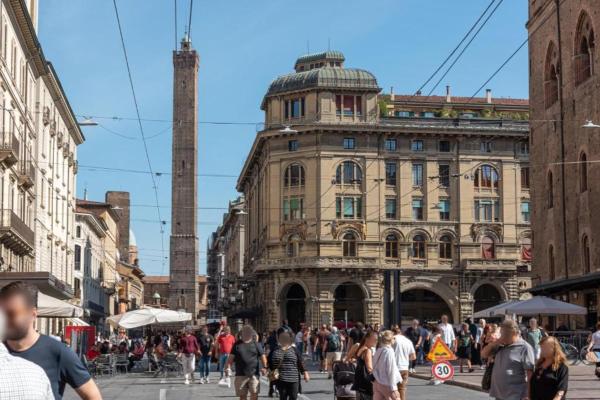 Bologna Centro - Due Torri Palace H - Rooms And Suites - Bologna