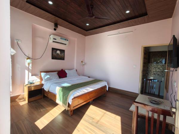 New Do-baati Home Stay & Restaurant - Naukuchiatal