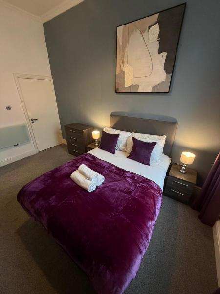 City Centre 4 Bedroom Apartment With Terrace Sleeps 10 By Staysavvy Accommodation - North Wales