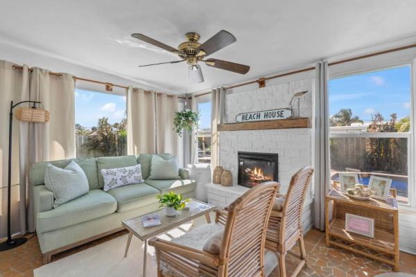 Walk To Beach Pet Friendly, Plunge Pool, Sleeps Nine - New Smyrna Beach, FL