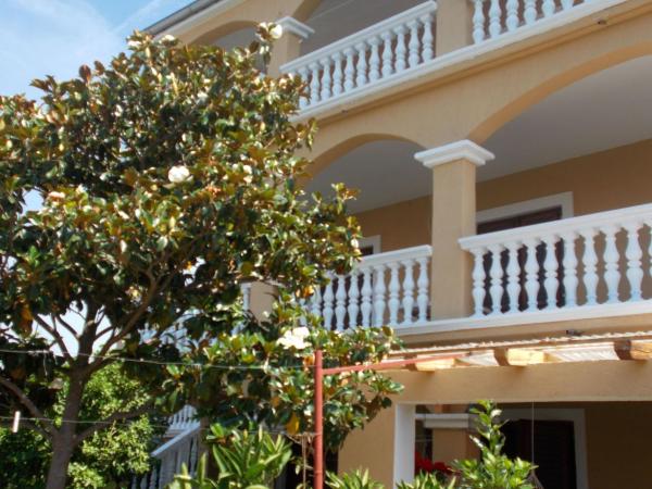 Apartment Appartement Maksan Im 2- Stock Mit Einer Terrasse By Interhome - Tisno