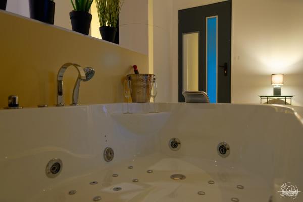 Le Cocon Love Room & Spa - Gare de Nancy