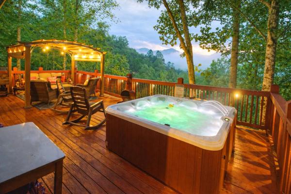 Hot Tub, Fire Pit And Lake Access! Almond Cabin - North Carolina