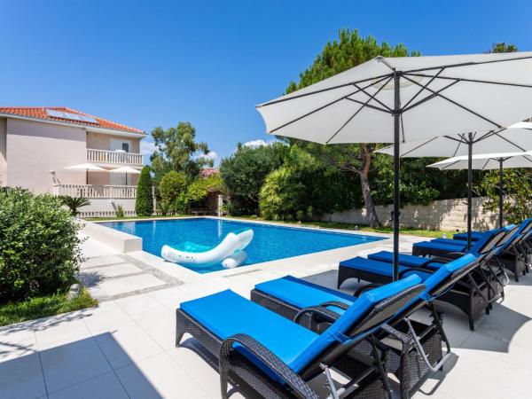 Apartment Luxuriöses Studio Mit Privater Terrasse By Interhome - Supetar