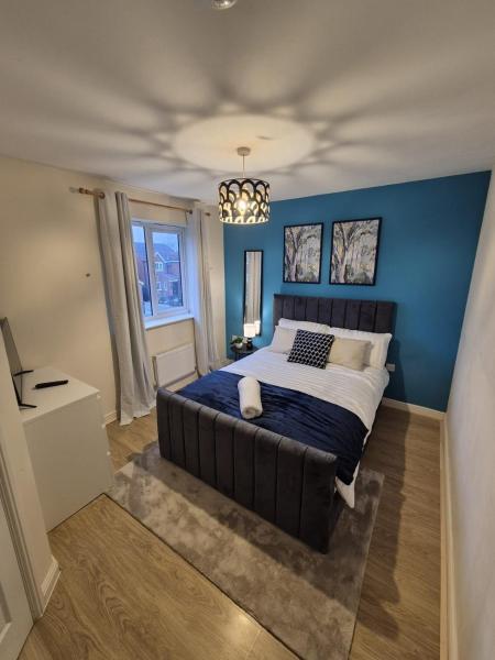 Stunning 3 Bed House, Company Workers Wlc, Netflix - The Mend-A-Hose Jungle