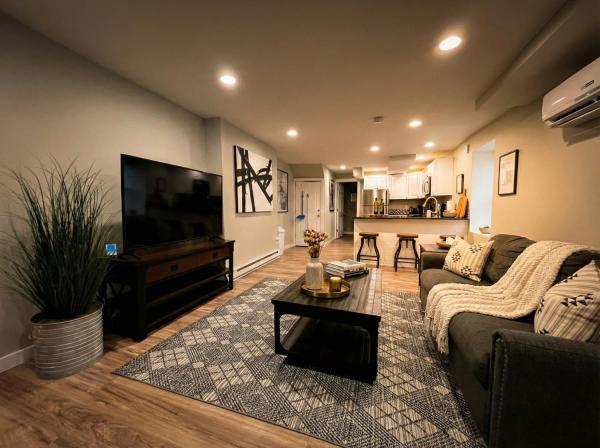 Boardwalk- Large Modern Unit With King Bed Fast Wifi Free Coffee And Easy Parking - Kennett Square, PA